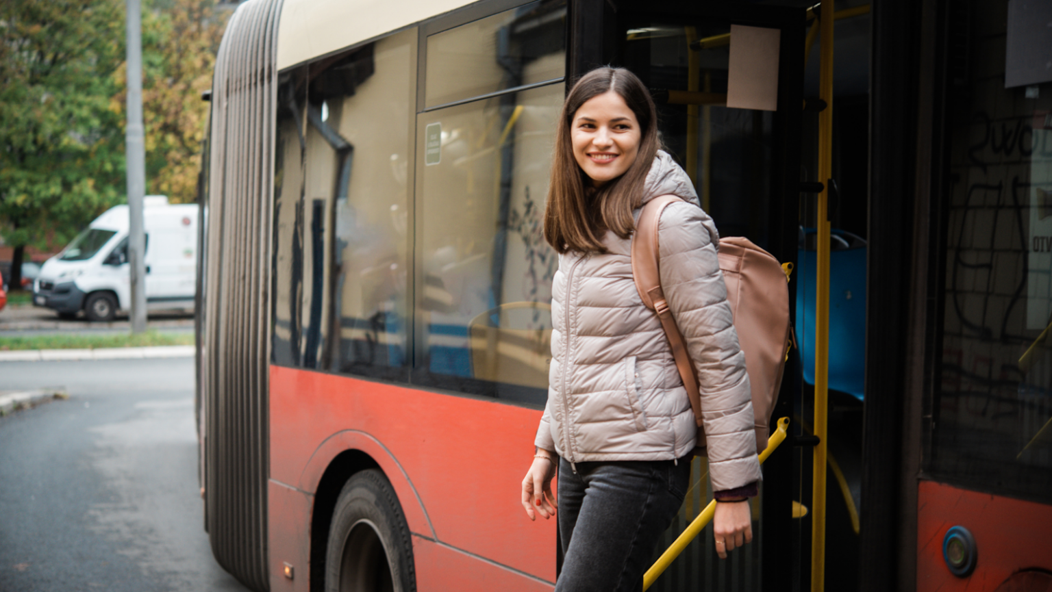 Pros and Cons of Learning English Online - Poly Languages