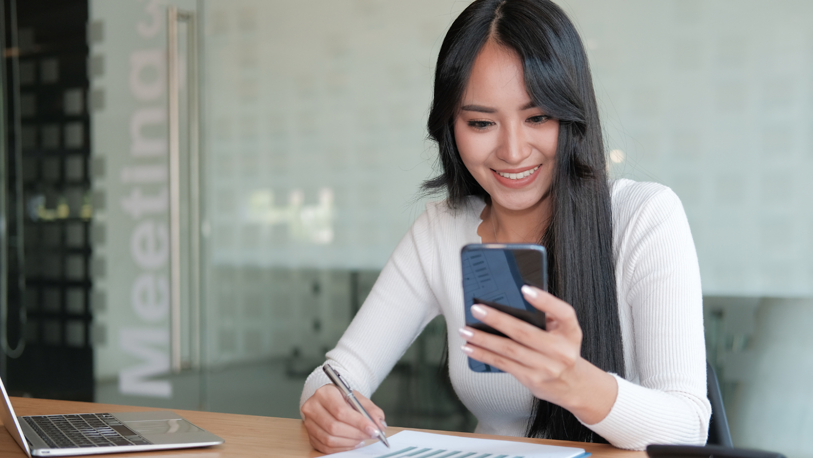 Pros and Cons of Learning English Online - Poly Languages